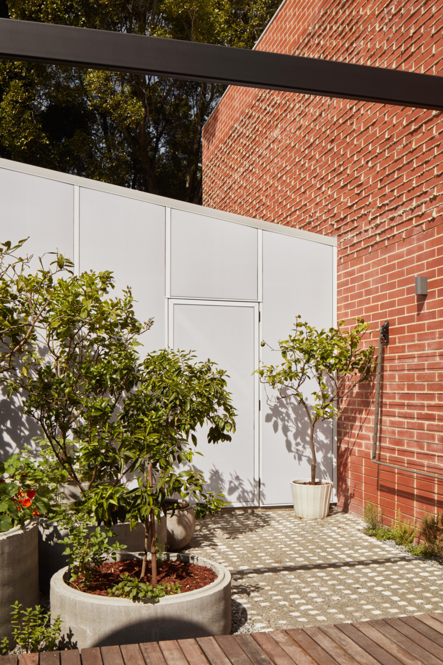 brick house - studio roam